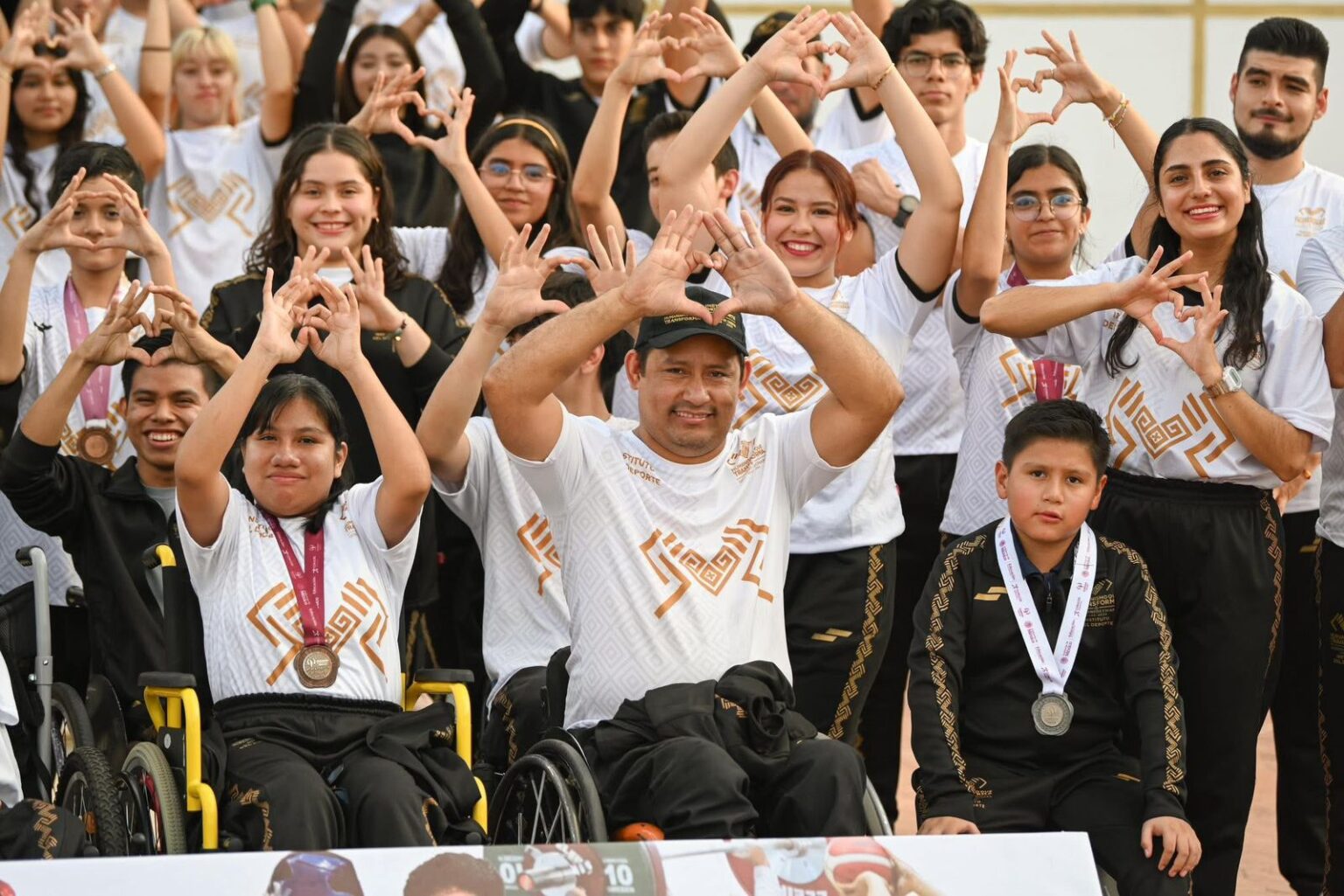 Eduardo Ramírez reconoce a atletas de Olimpiada y Paralimpiada y ...
